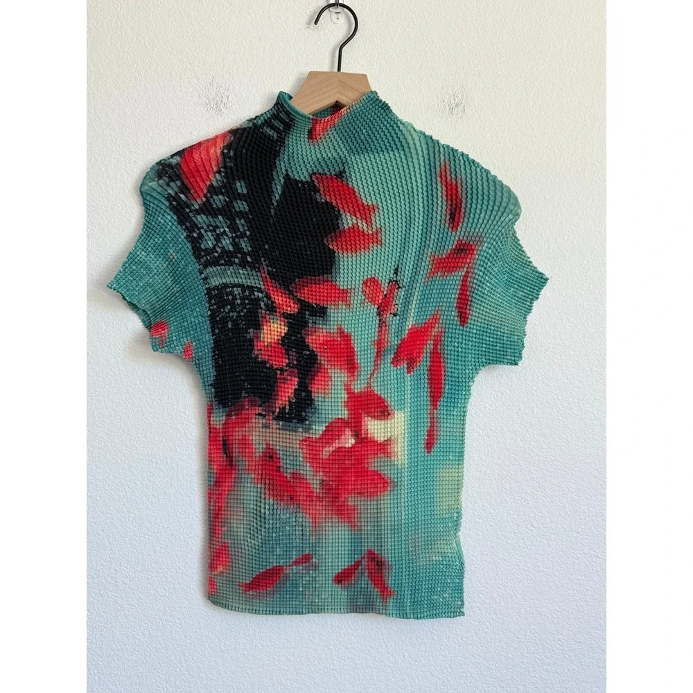 Yang Er Da Meng | Tops | Yang Er Da Meng Dreamy Goldfish Pleated Plisse ...
